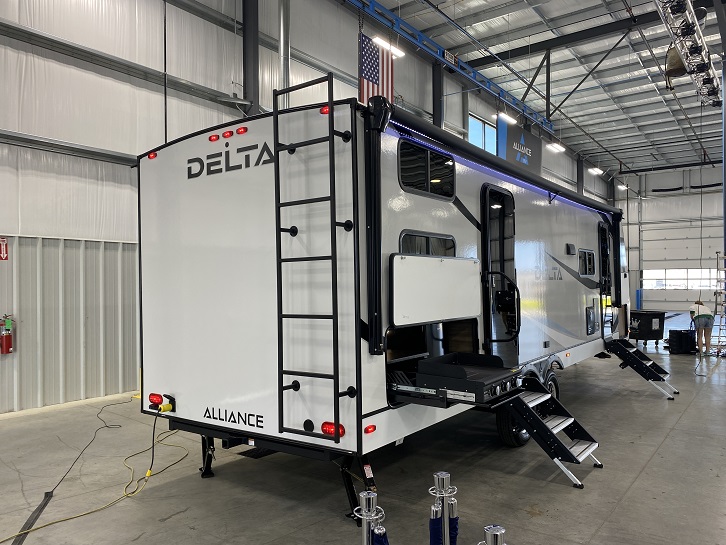 Alliance RV Family Travel Trailer: Delta 281BH Review