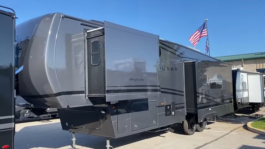 Cougar Midnight Edition Review – Features & Price