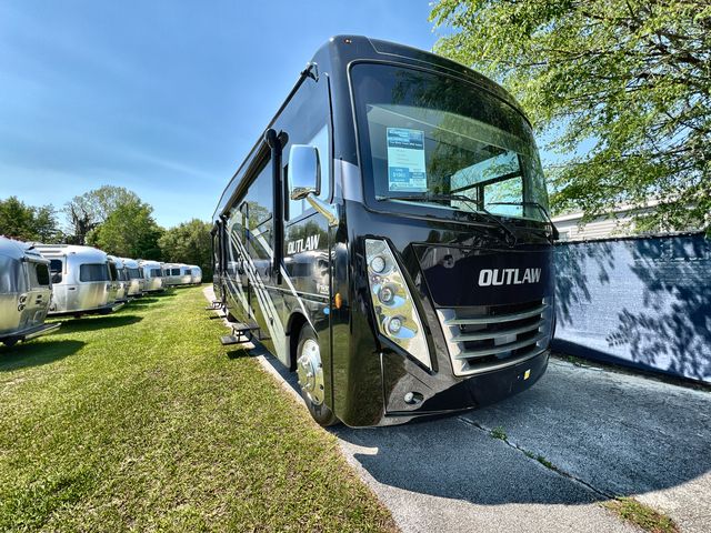 Thor Motorcoach Outlaw Class A Motor Home
