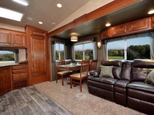 Choosing A Truck Camper - Broadmoor RV Blog