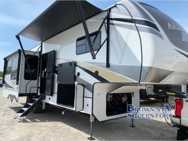 Alliance Paradigm Fifth Wheel Review: 4 Luxury Options for Couples ...