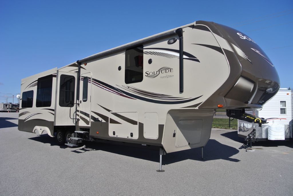 The Season For Savings On Luxury Fifth Wheels - Bullyan RVs Blog