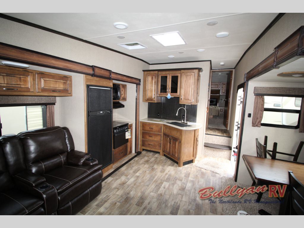 Grand Design Reflection Fifth Wheels: Lightweight High-End Style ...