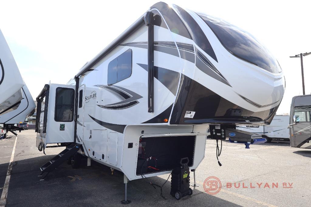 Looking for Your Dream Fifth Wheel? We Can Help You Find It!