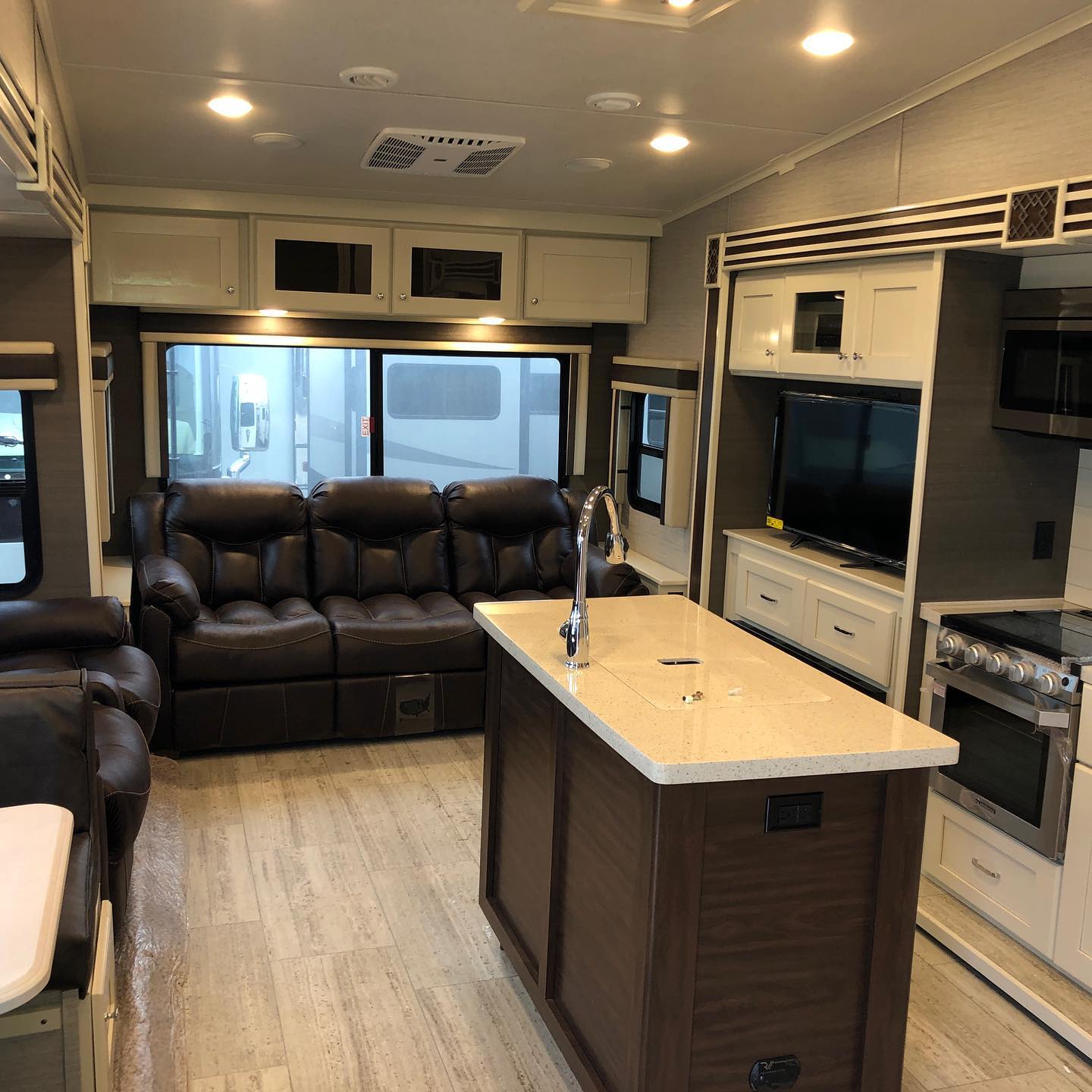 Fifth Wheels Archives - Byerly RV