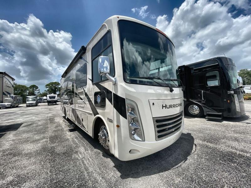 Thor Motor Coach Hurricane Motor Home Class A Review