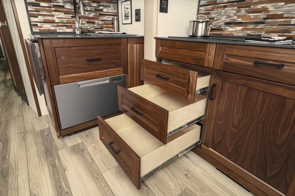 Top 12 Features in the Winnebago Journey kitchen