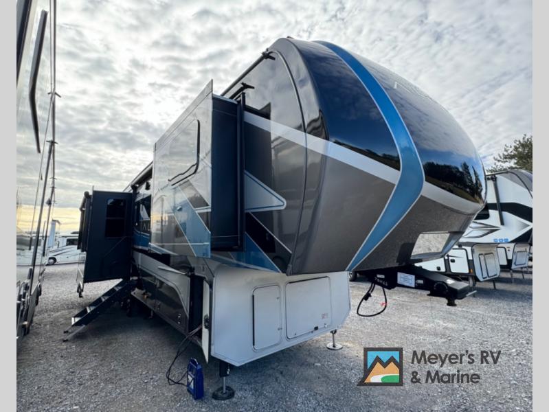 Alpine Fifth Wheel Review: Two Units You Won't Want to Miss - Meyer's ...