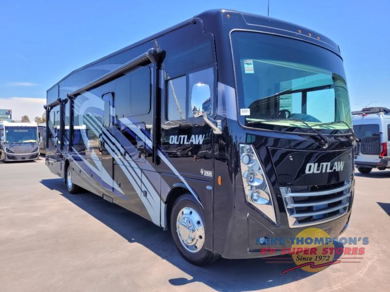 Thor Motor Coach Outlaw Toy Hauler Class A Motor Home Review