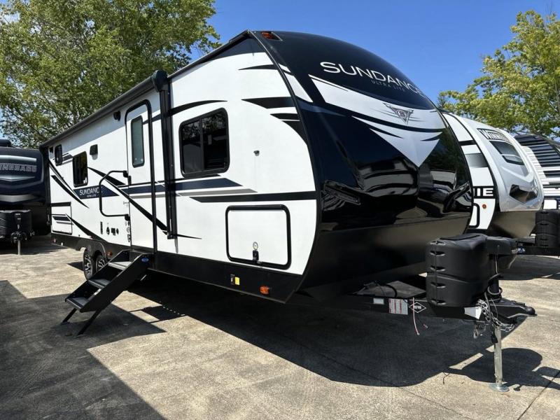 Sundance Ultra Lite Review: 2 Lightweight Floor Plans with Heavy Duty ...