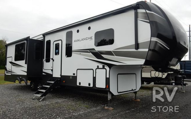 Feature Friday: New 2021 Keystone RV Avalanche 338GK