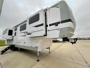 Palomino River Ranch Fifth Wheel Review: 2 Luxurious Options - Pontiac RV