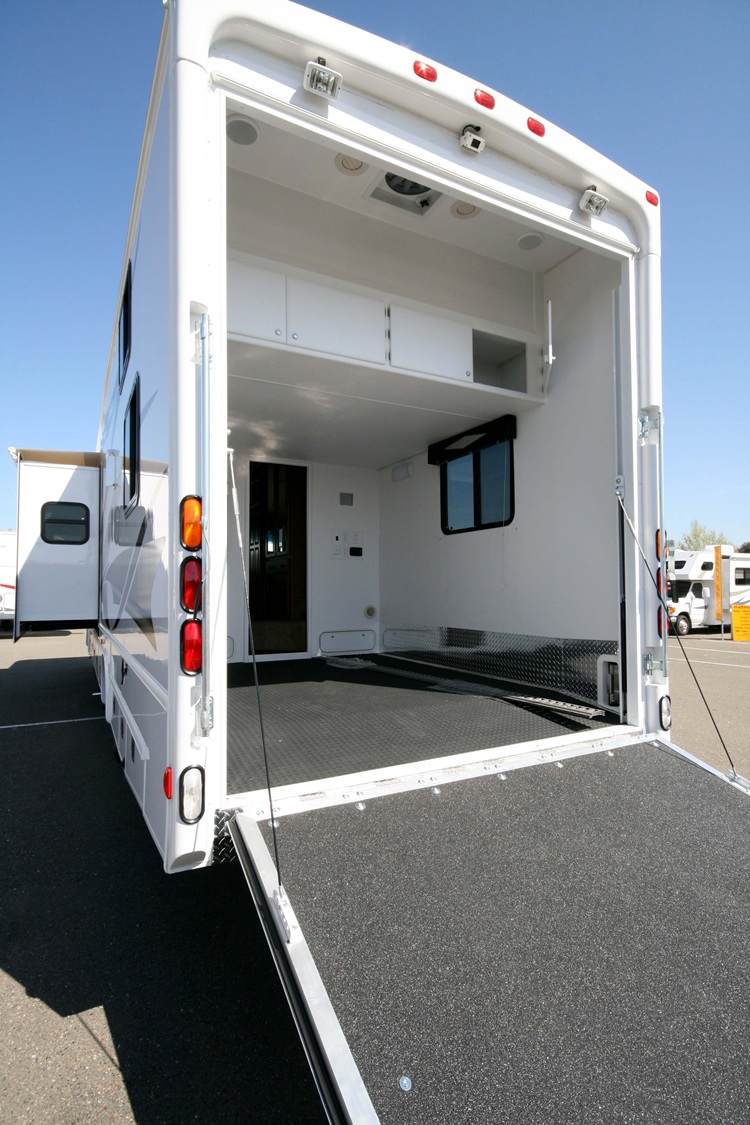 Explore Fifth-Wheel Toy Haulers | Phoenix, AZ