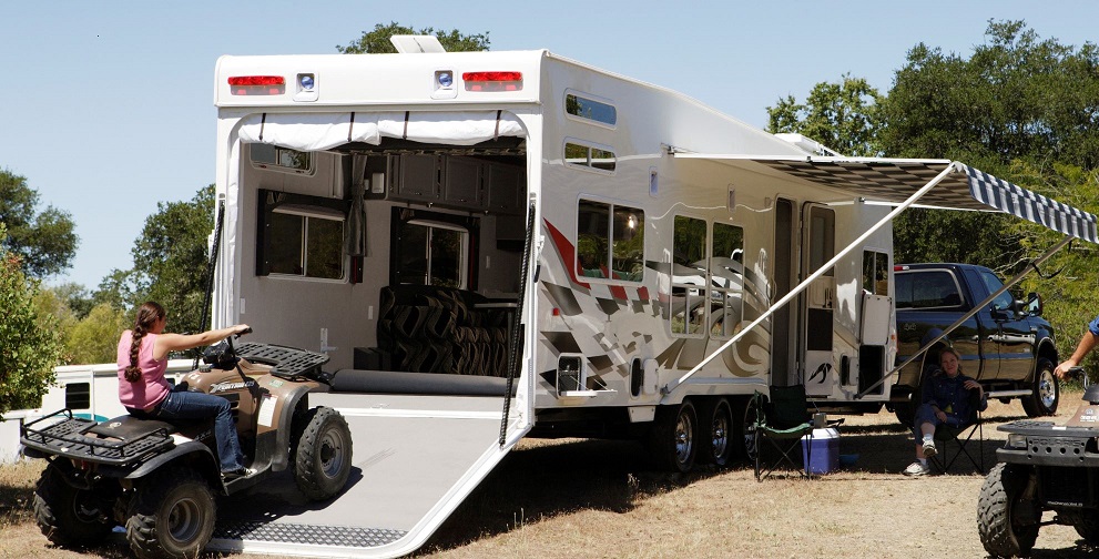 A Mobile home with Garage - RV City Blog
