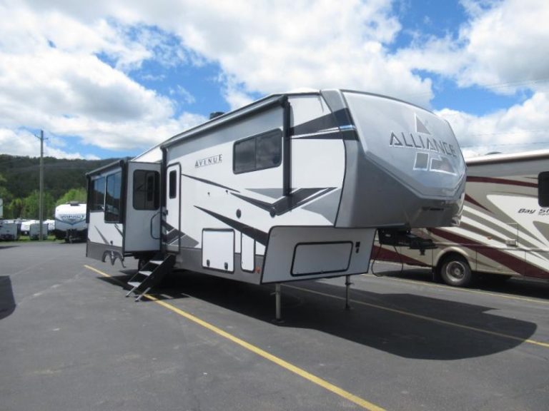 5 Fifth Wheels with a Master Bed Slide Out - WEnRV travel news ...