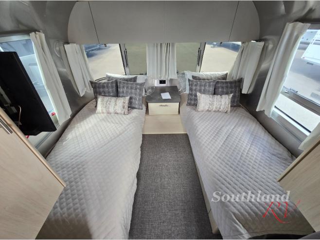 3 RVs with Twin Beds You're Gonna Love