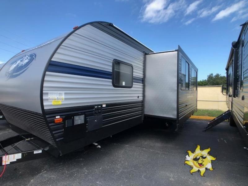 Forest River Cherokee Travel Trailer Review: 4 Ways the Cherokee ...