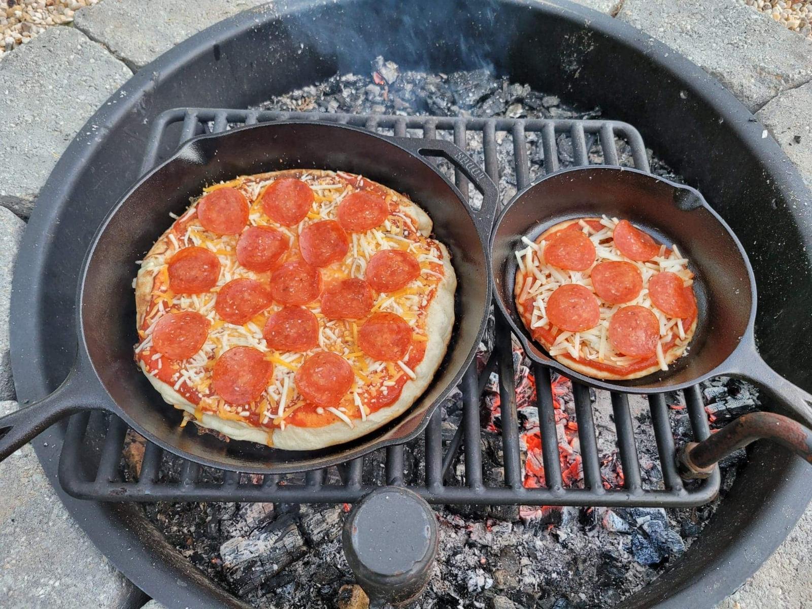 Fireside Pizza Guide: Easy Camping Recipes | Sun Camper RV