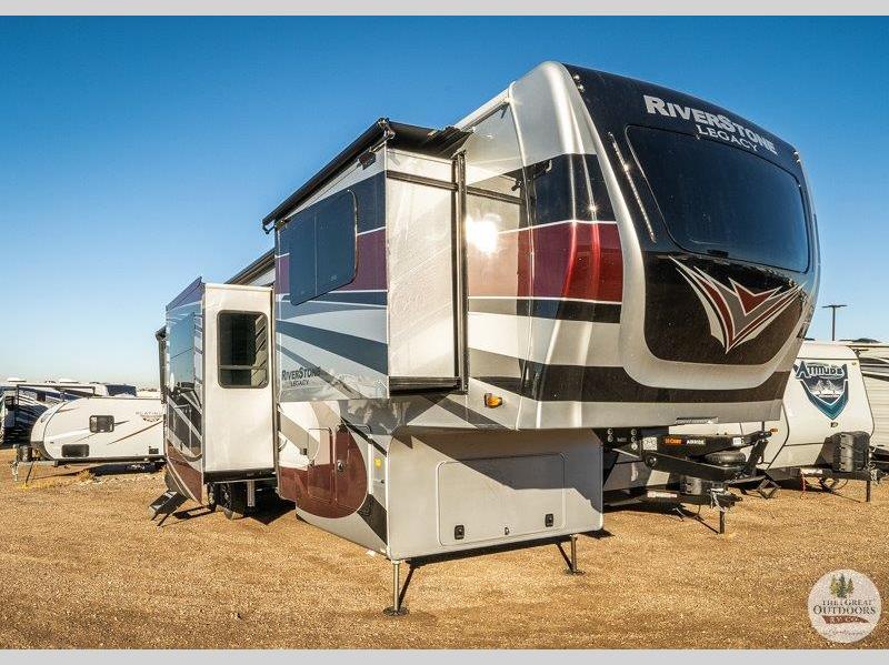 3 RVs with a Bath and a Half You've Gotta See! - The Great Outdoors RV ...