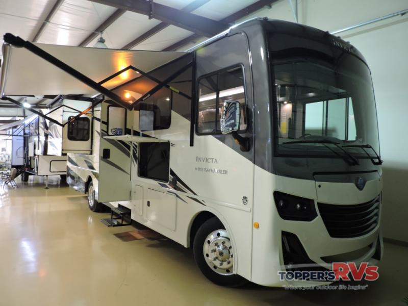 RVs With Outdoor Entertainment - Topper's Camping Center