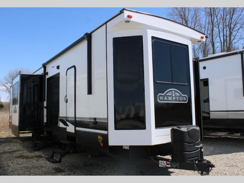 CrossRoads RV Hampton destination trailers